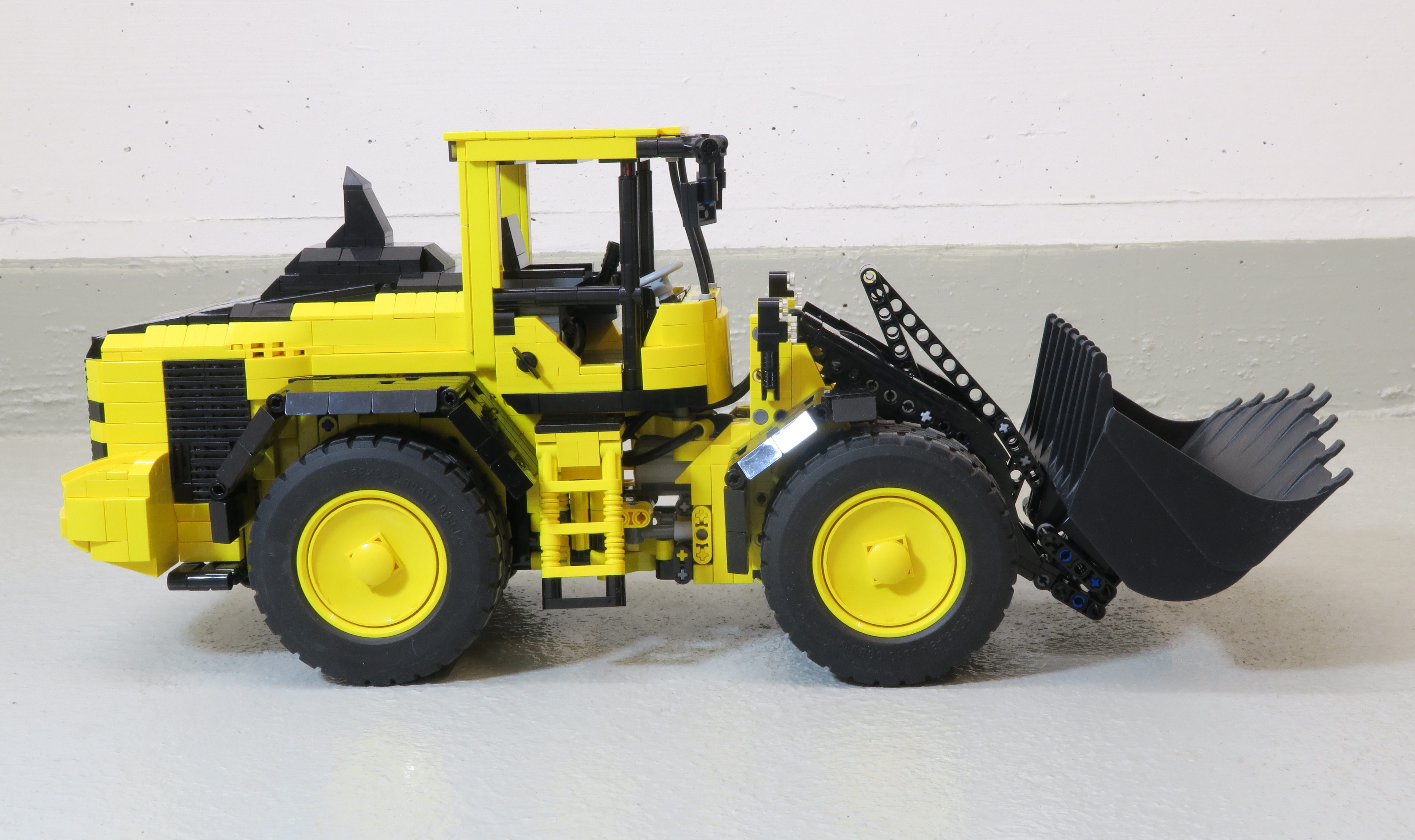 Lego RC Wheel Loader | The Lego Car Blog