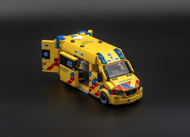 Lego Mercedes-Benz Sprinter Ambulance | The Lego Car Blog