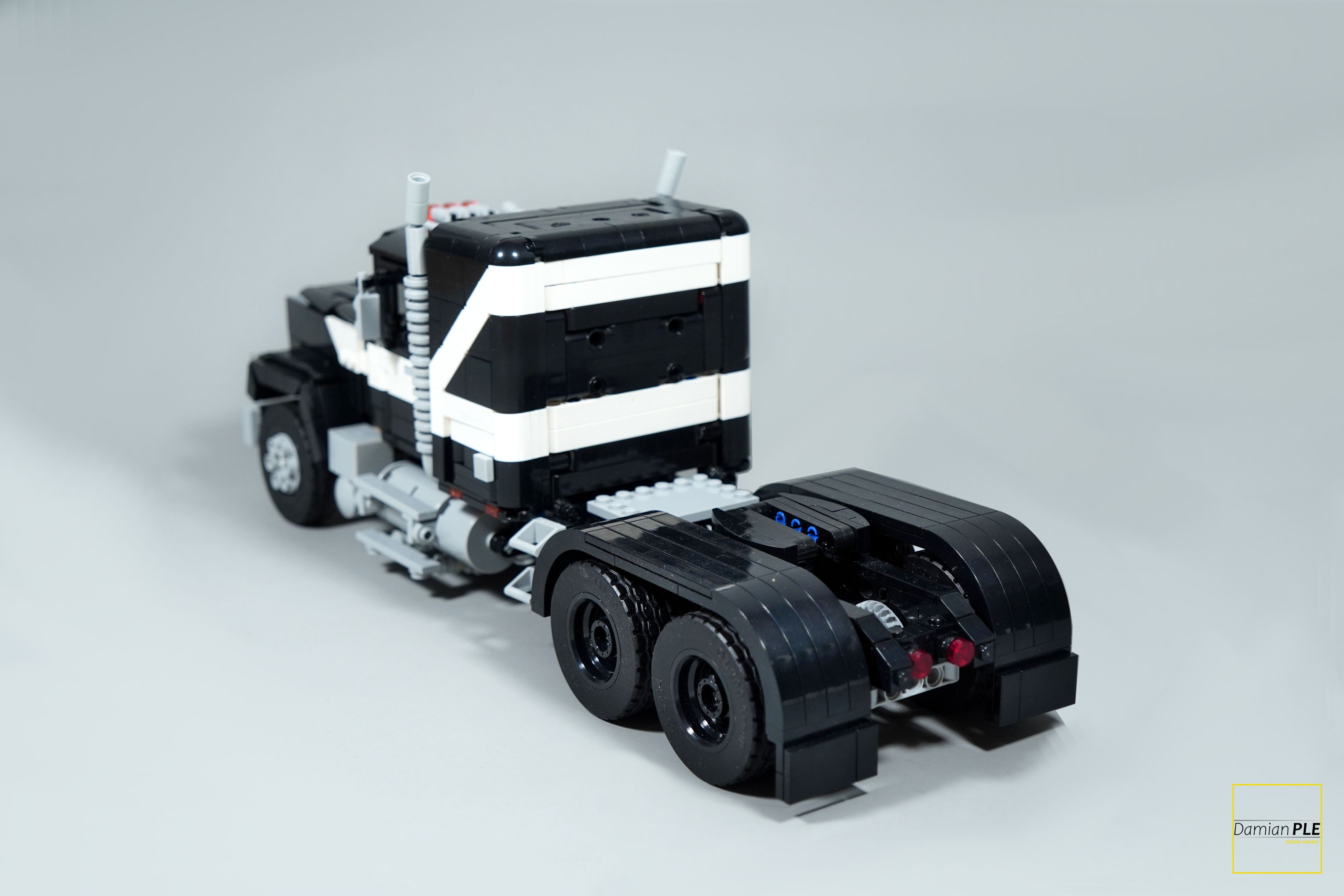 Lego Mack Superliner | The Lego Car Blog